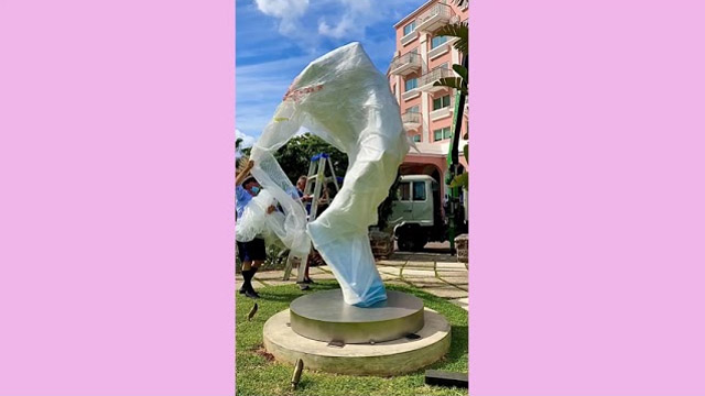 Time Lapse: New Sculpture Installed At Hamilton Princess, June 2021 ...